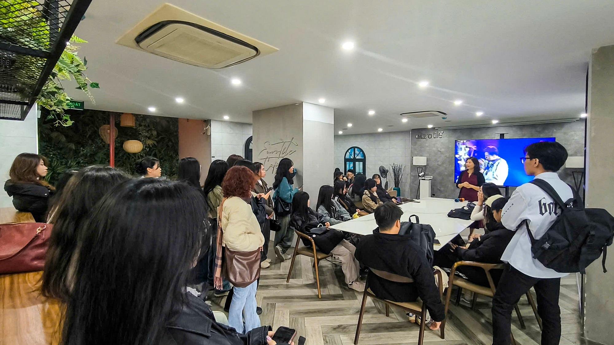 Hơn 100 sinh viên ĐH Kiến trúc Hà Nội tham quan và trải nghiệm tại Eurotile Center Hà Nội | bởi ...