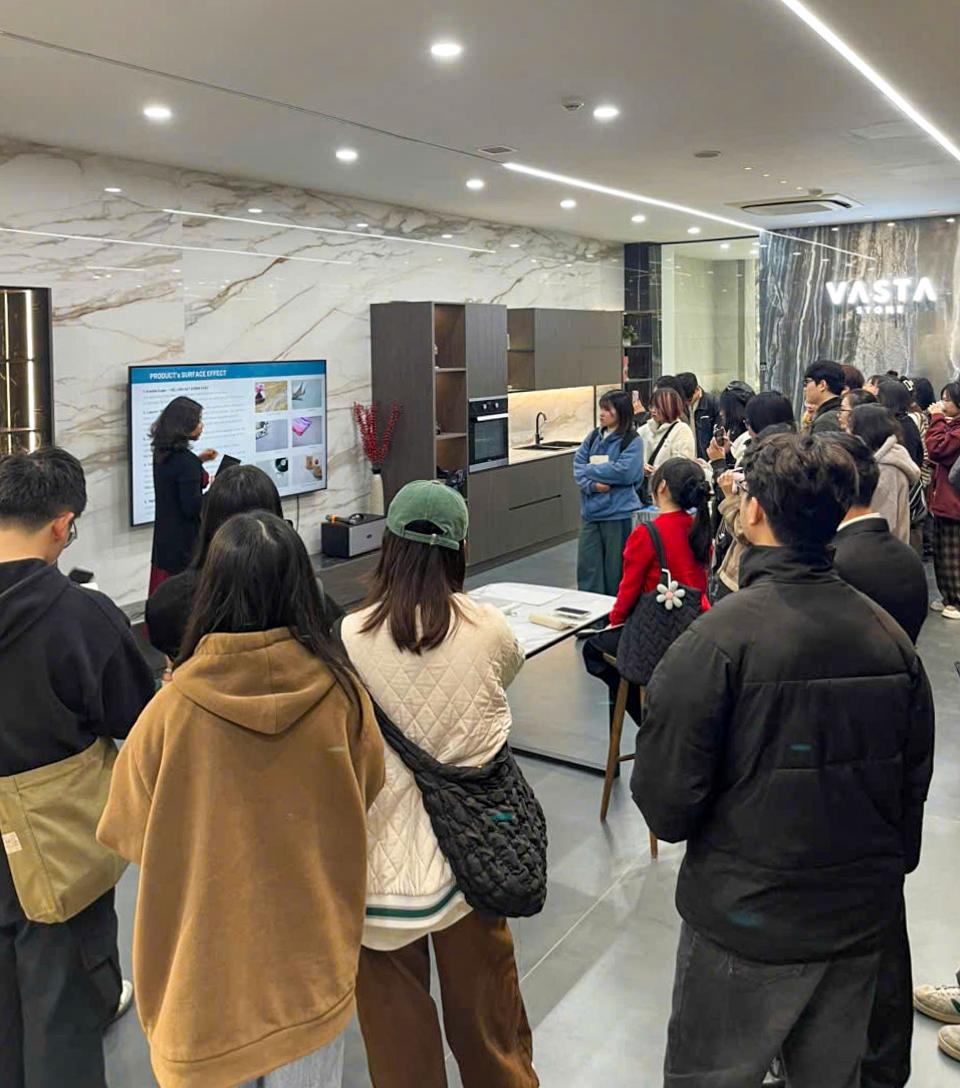 Hơn 100 sinh viên ĐH Kiến trúc Hà Nội tham quan và trải nghiệm tại Eurotile Center Hà Nội | bởi ...